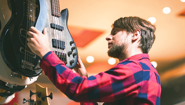 Guitare basse : les critères pour choisir l’instrument idéal